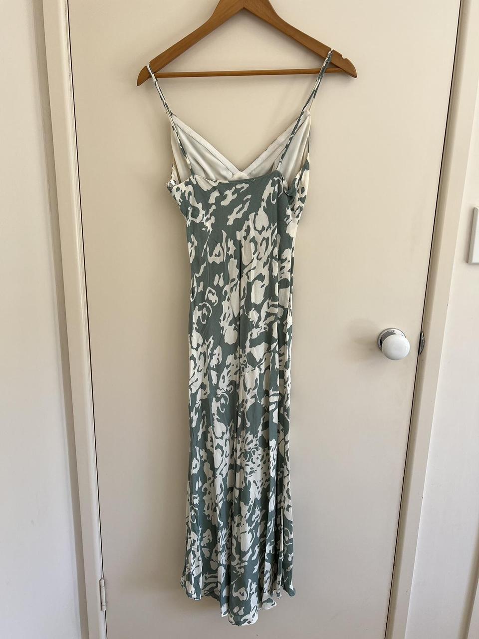Green & white pattern maxi sundress🌞🍃 Side zip... - Depop