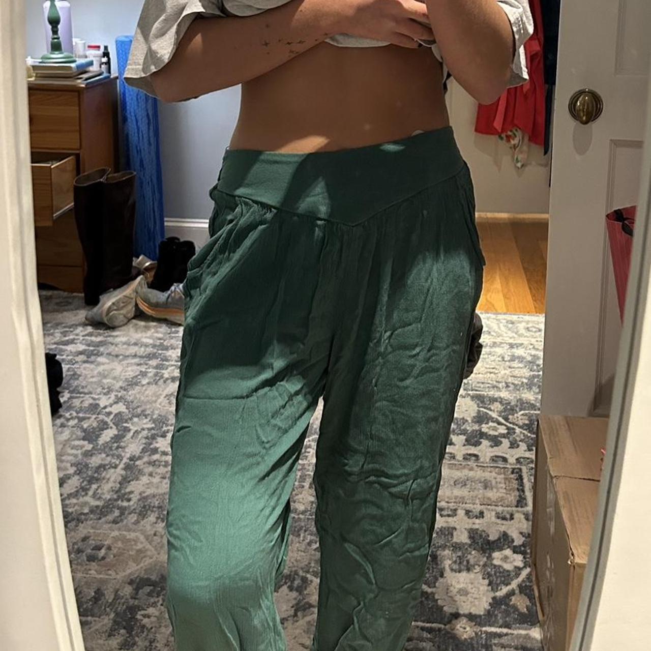 Green flowy pants with pockets #flowyfashion | Depop
