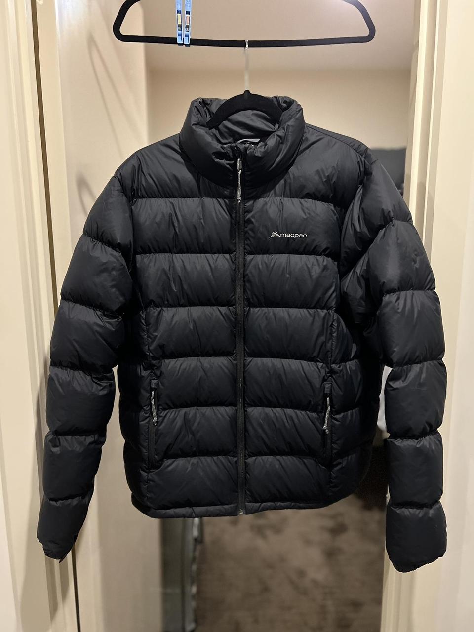 Macpac Puffer jacket Worn a handful of times,... - Depop