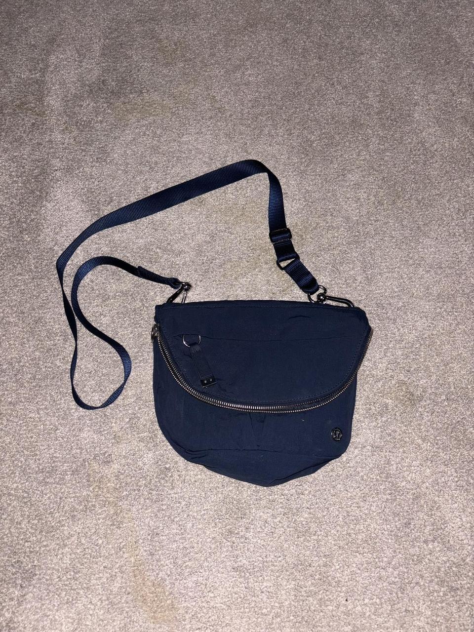 lululemon purse - Depop