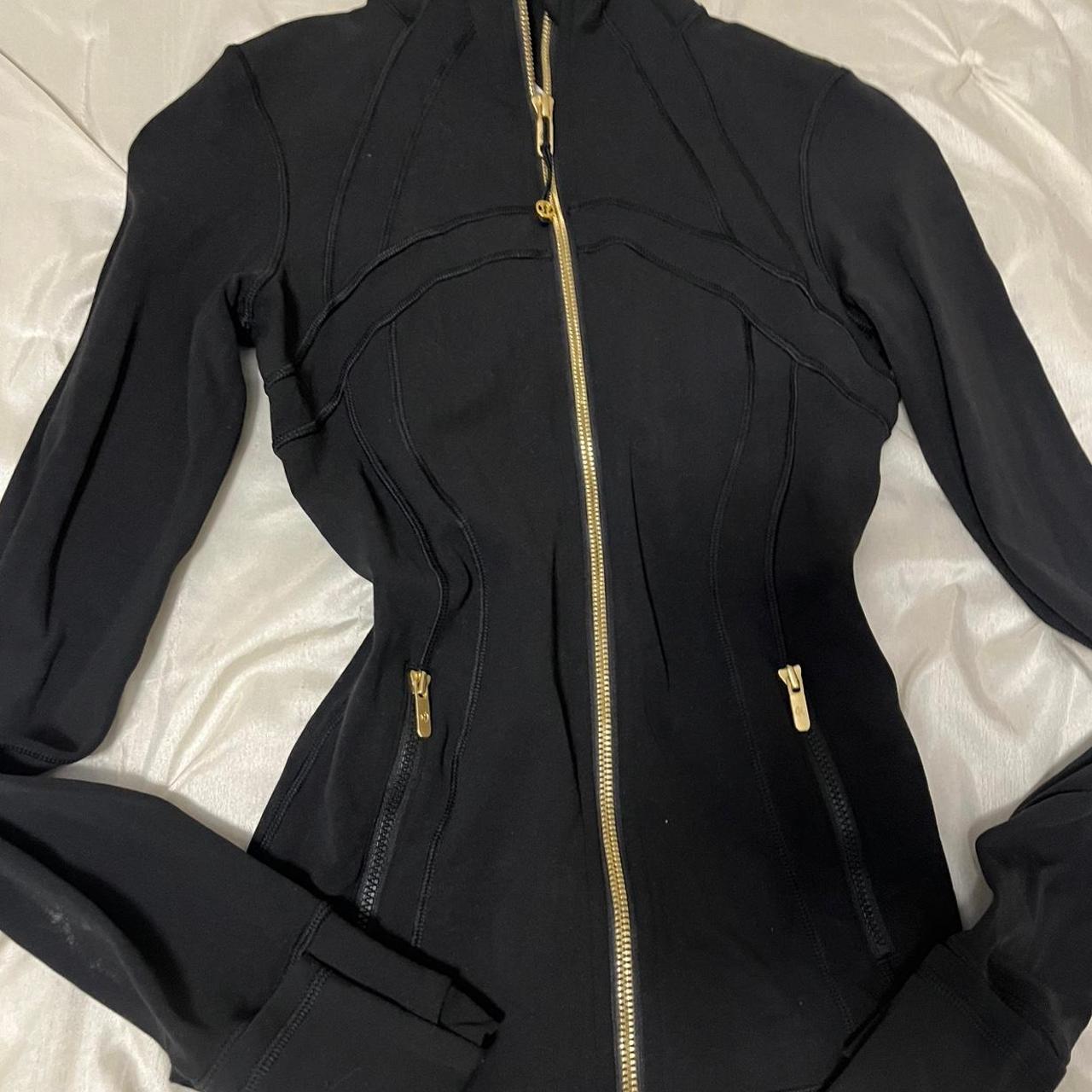 lululemon black gold zipper - Depop
