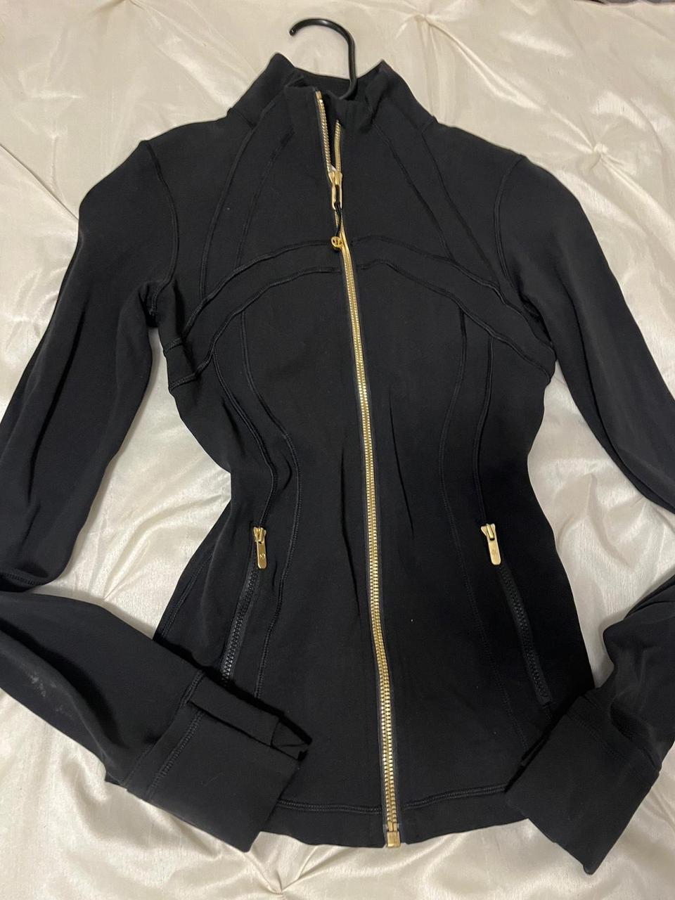 lululemon black gold zipper - Depop