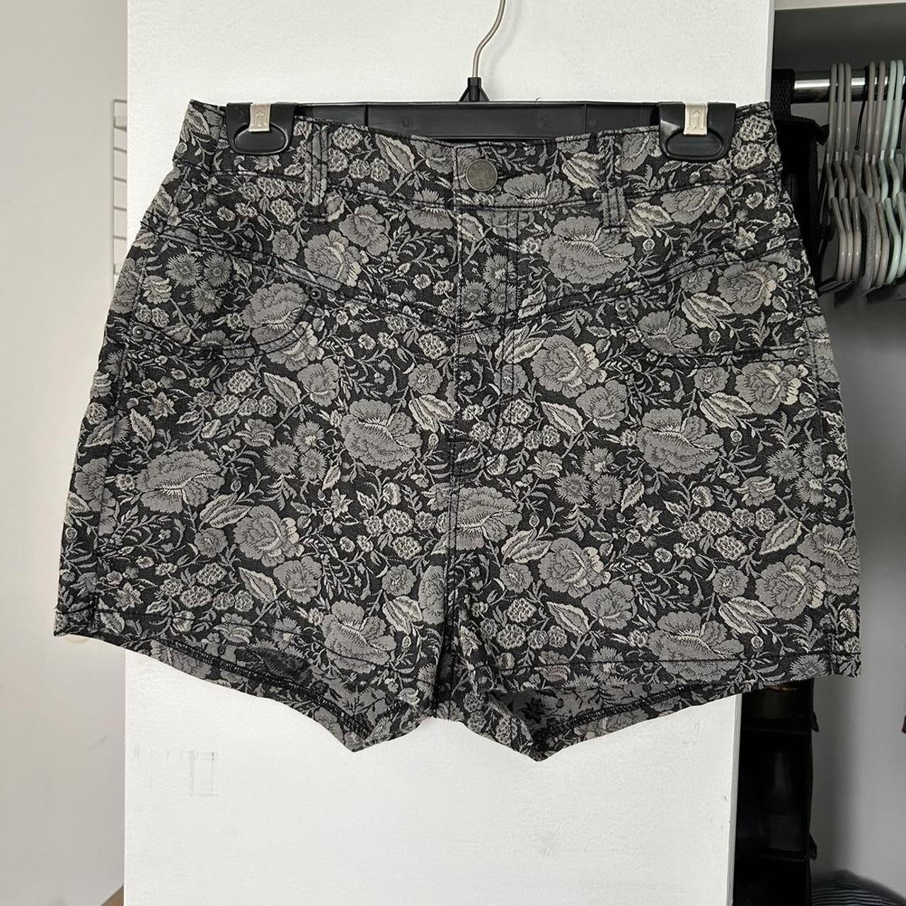 stretchy denim floral shorts - Depop