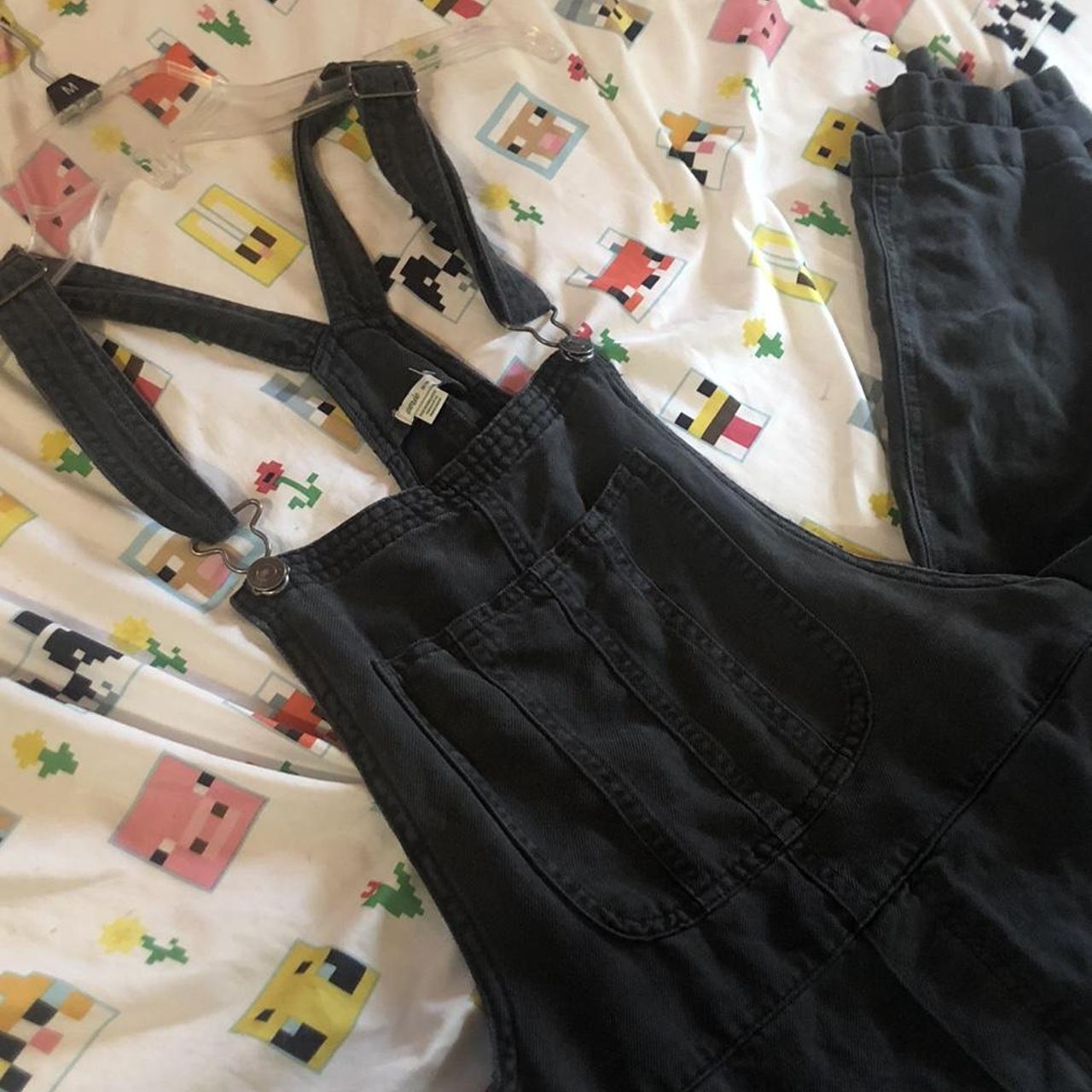 ౨ৎ grey aerie overalls. size M - Depop