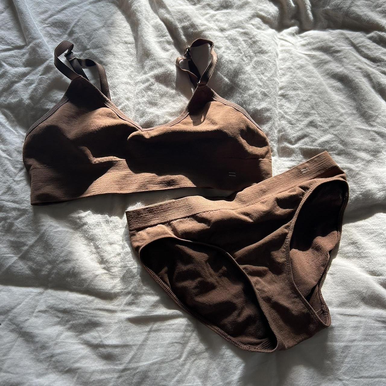 BRANWYN MERINO WOOL SET 〰️ Worn gently 〰️ Best for 32C... - Depop