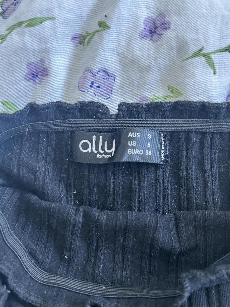 Off shoulder ribbed tube top Super cute and flattering - Depop