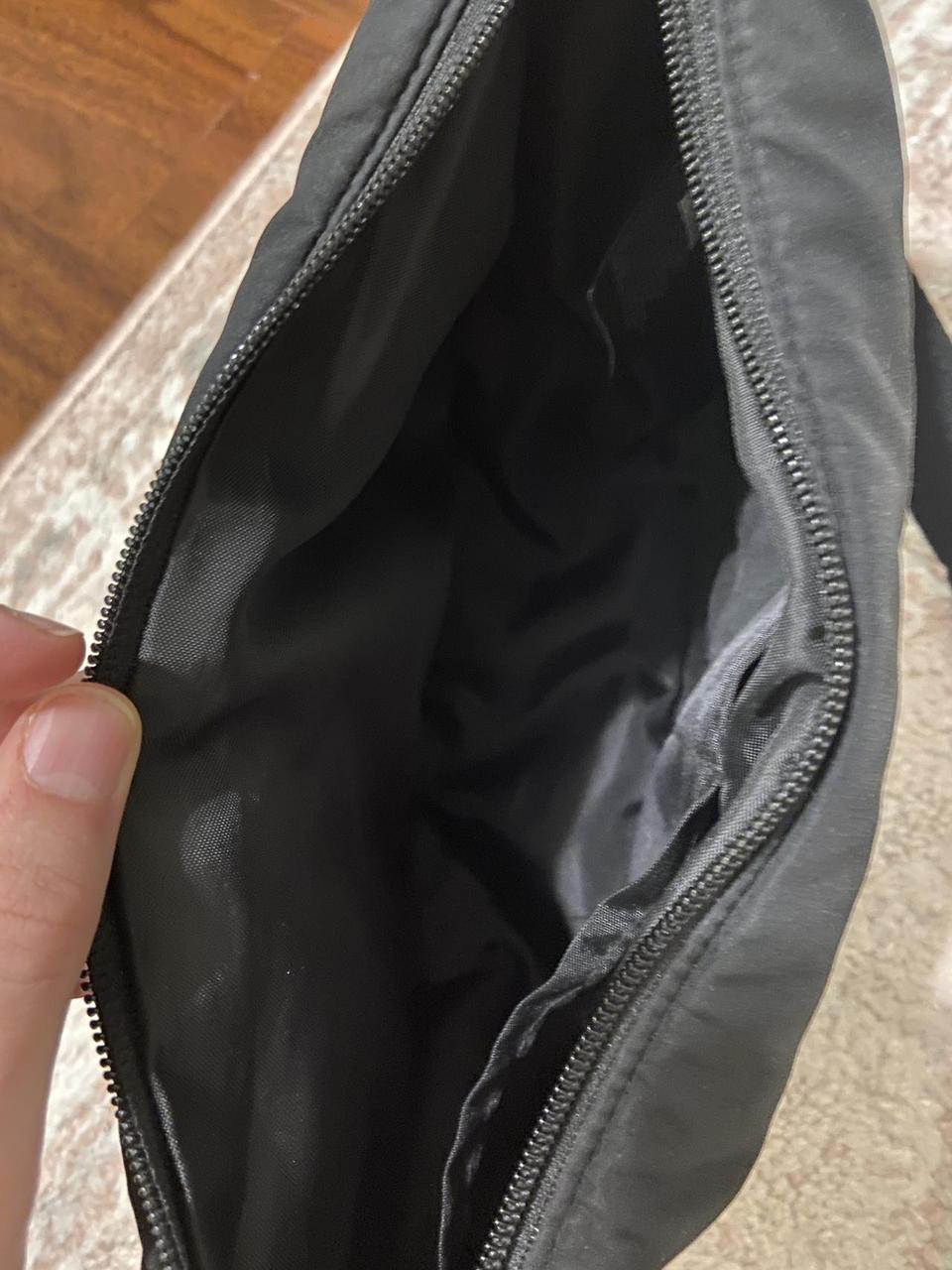 Black Uniqlo cross body bag - Depop